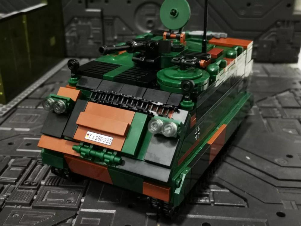 M113 APC Model Building Blocks (735 pieces) | Xingbao — upgraderc